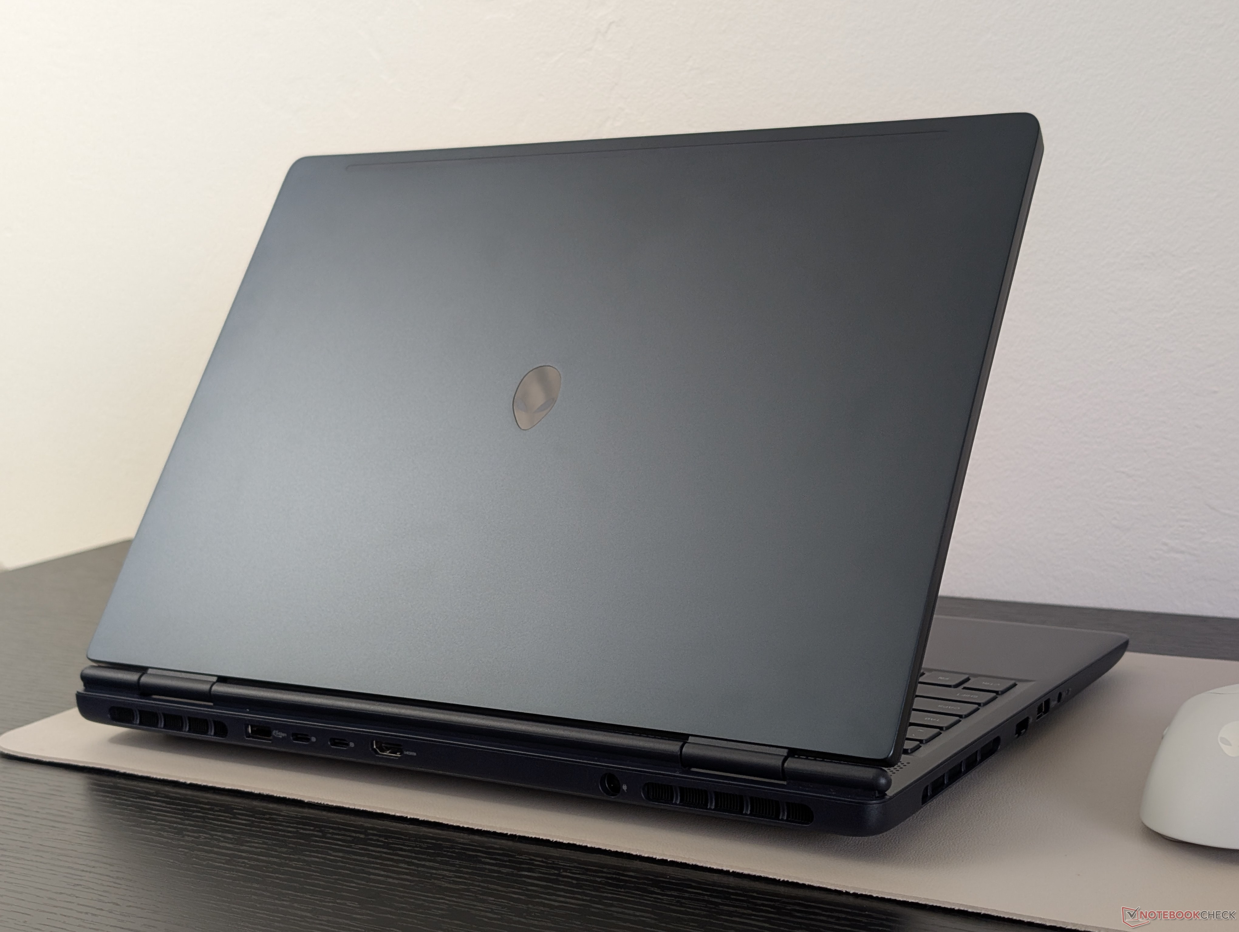L'Alienware 16 Aurora est en fait plus élégant et plus durable que le ...