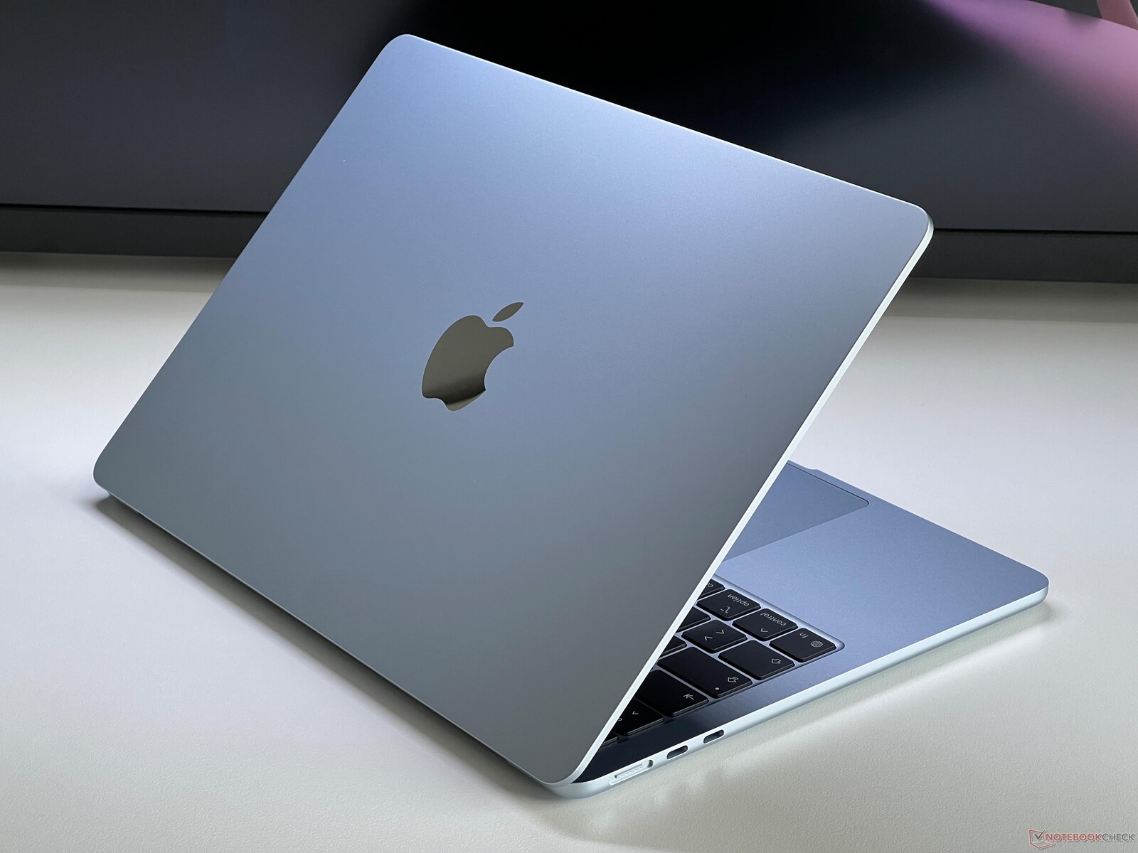 Le MacBook abordable à 599 $ devrait être lancé vers la fin de 2025, et ...