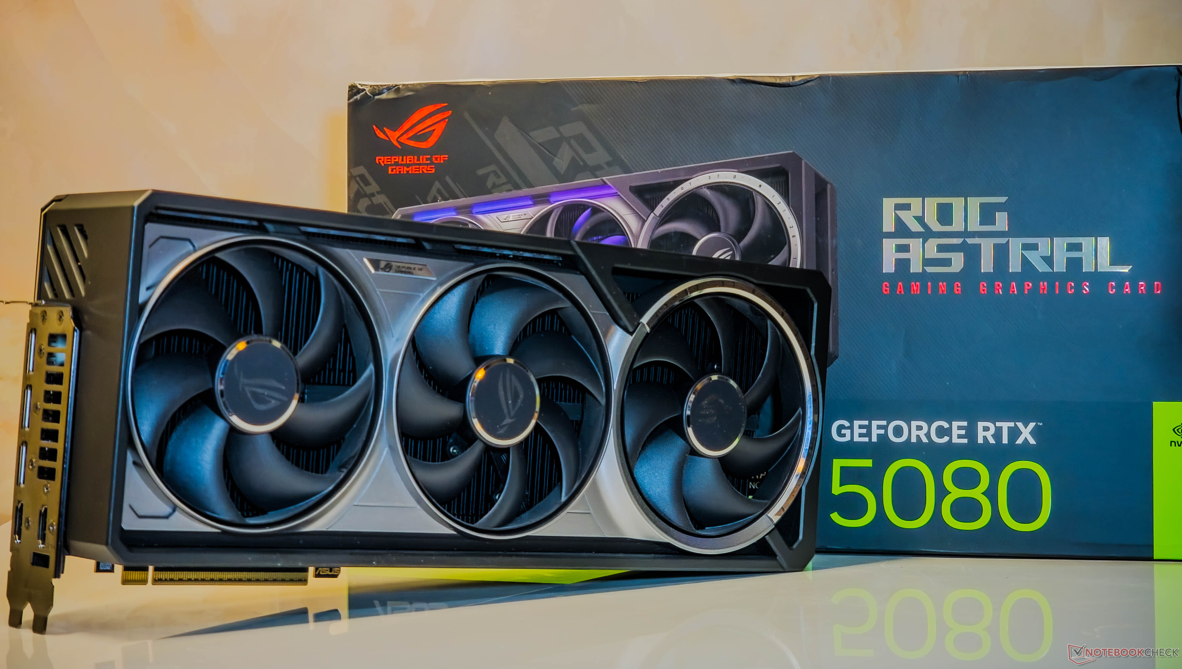 Test de l'Asus ROG Astral GeForce RTX 5080 OC : belle, encombrante et ...