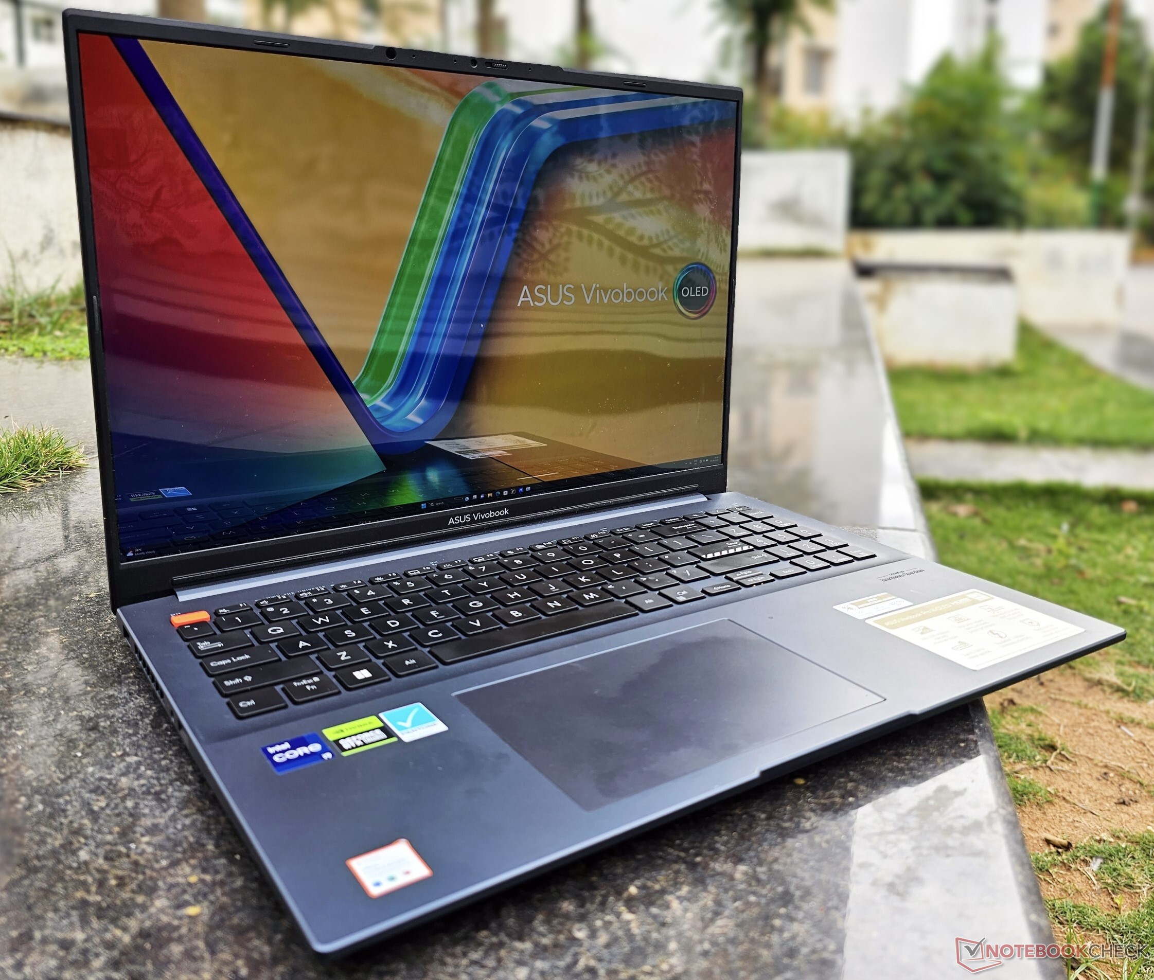 Test de l'Asus VivoBook Pro 16 (2023) : i9-13900H, RTX 4050, et OLED 3 ...