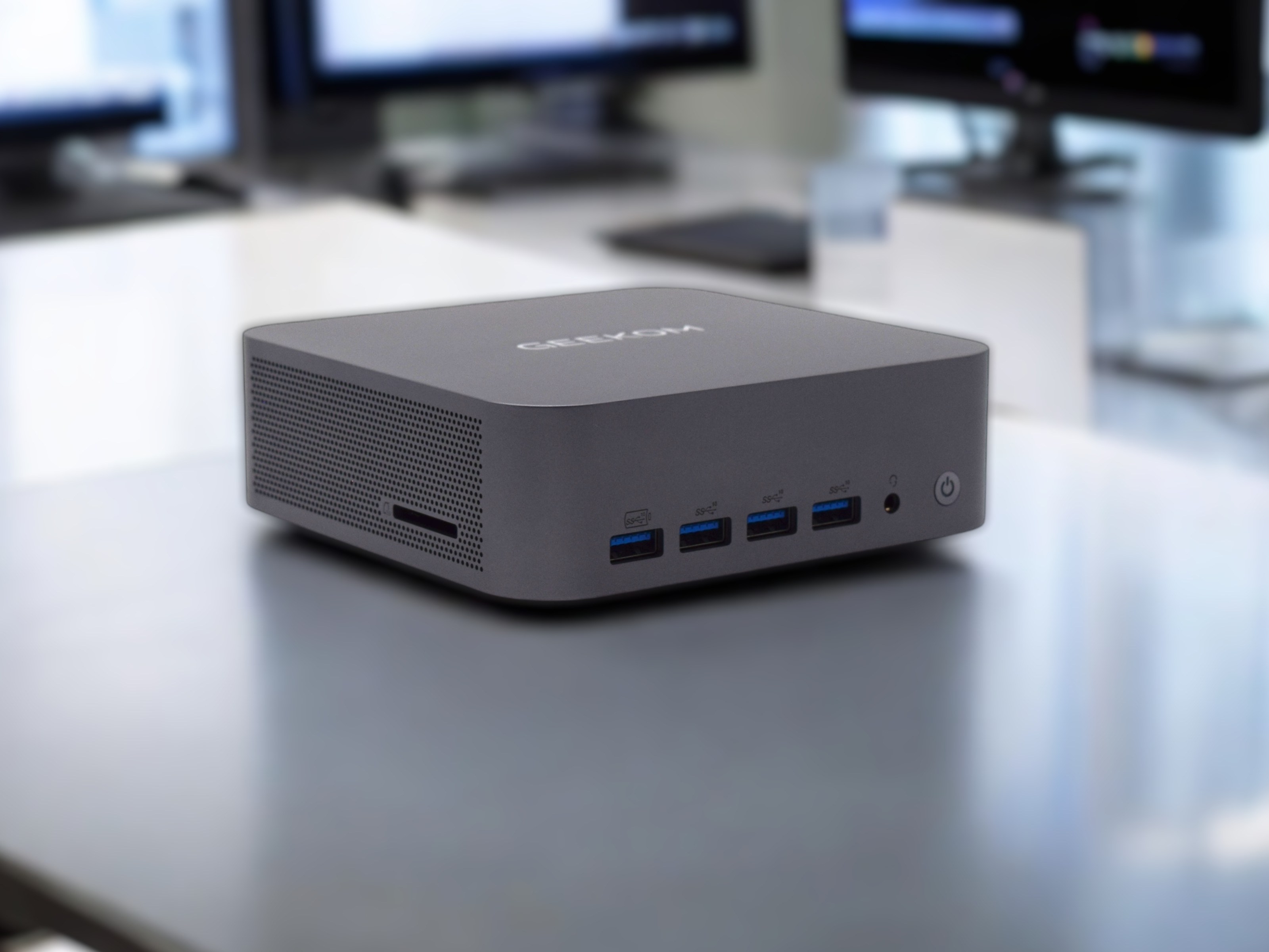 Test du Geekom GT1 Mega : le premier mini PC IA de Geekom ne convainc ...