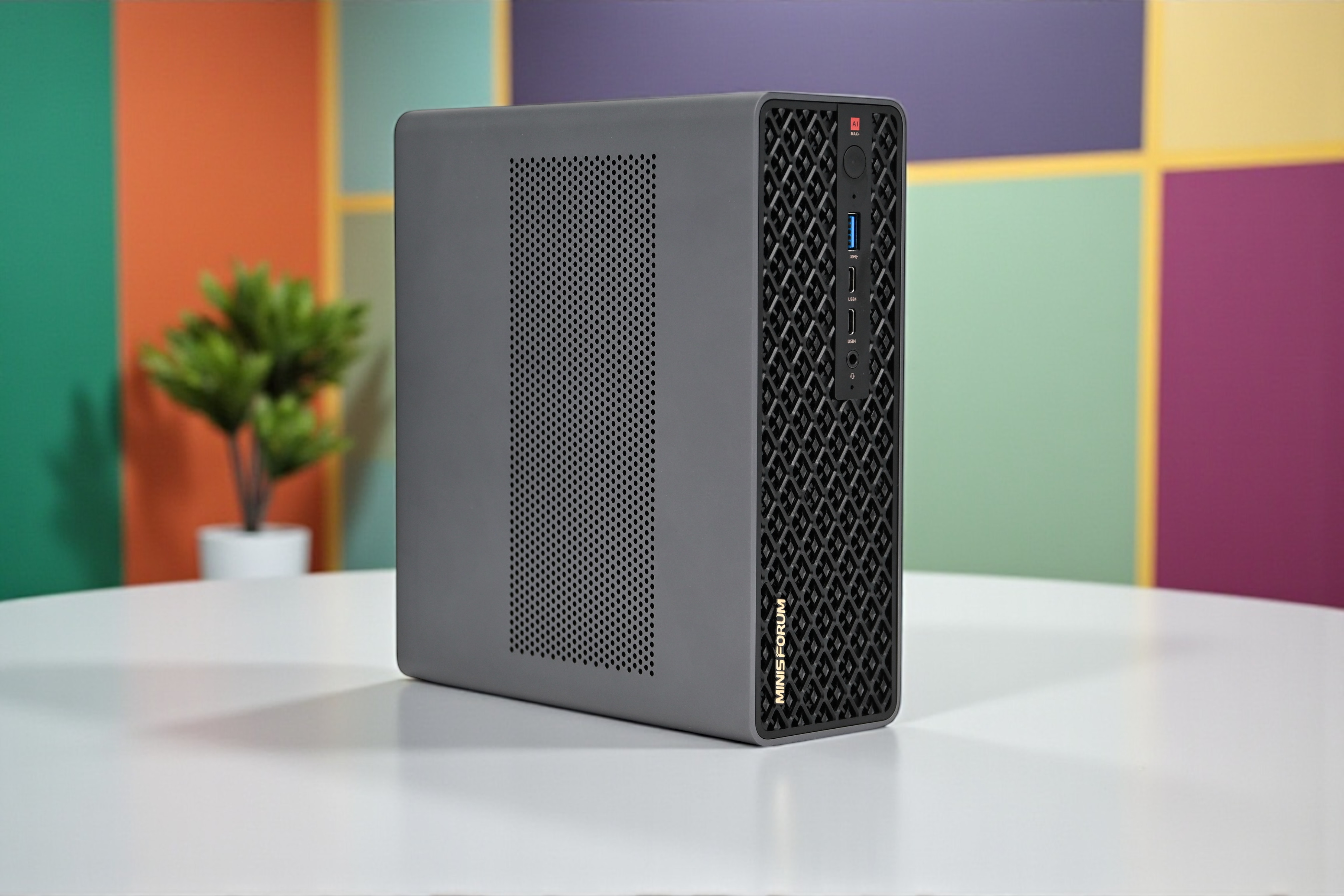 Test du Minisforum MS-S1 Max : un des mini PC les plus puissants, avec ...