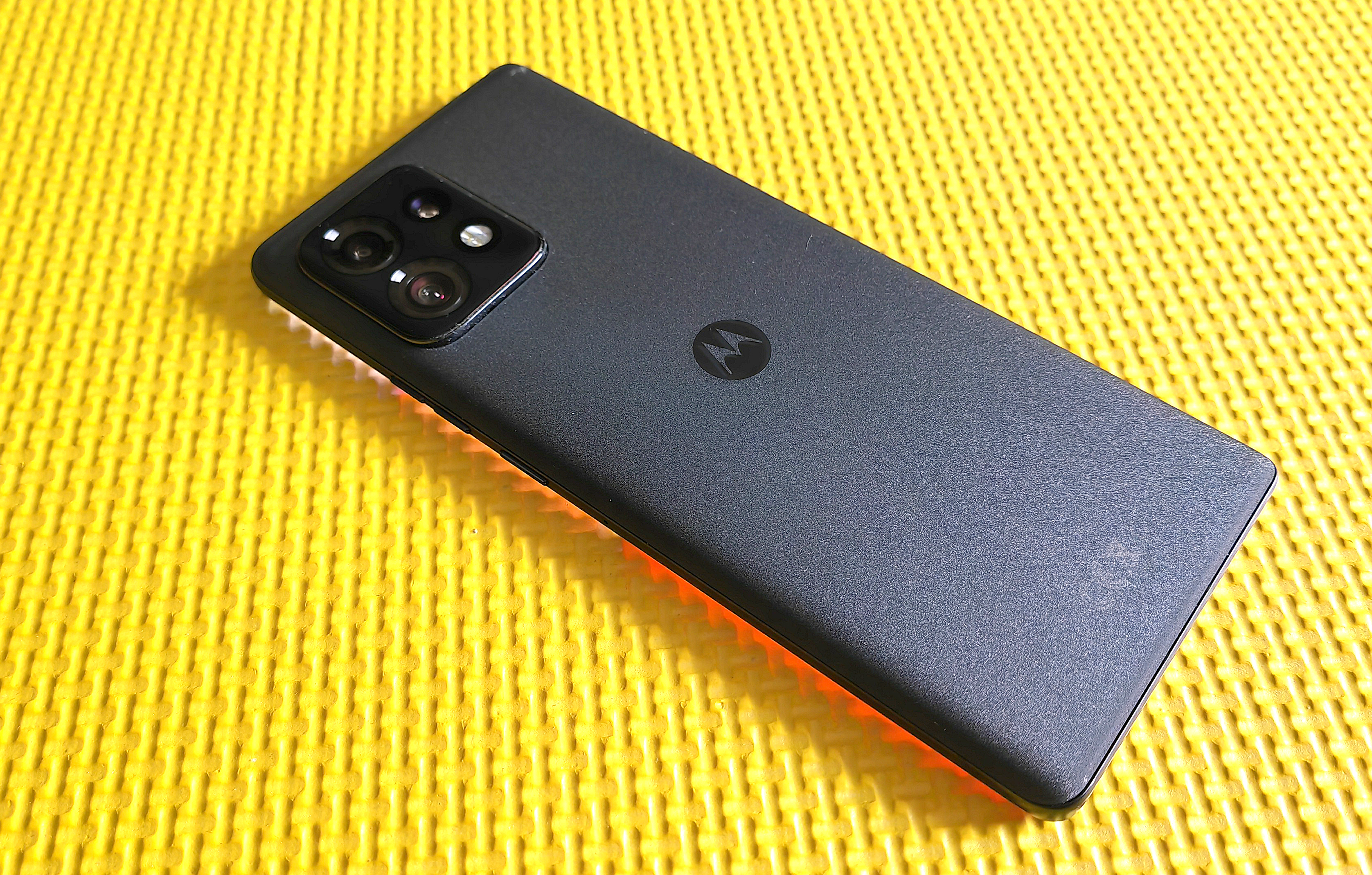 Test du Motorola Edge 40 Pro : haut de gamme avec écran 165 Hz à prix ...