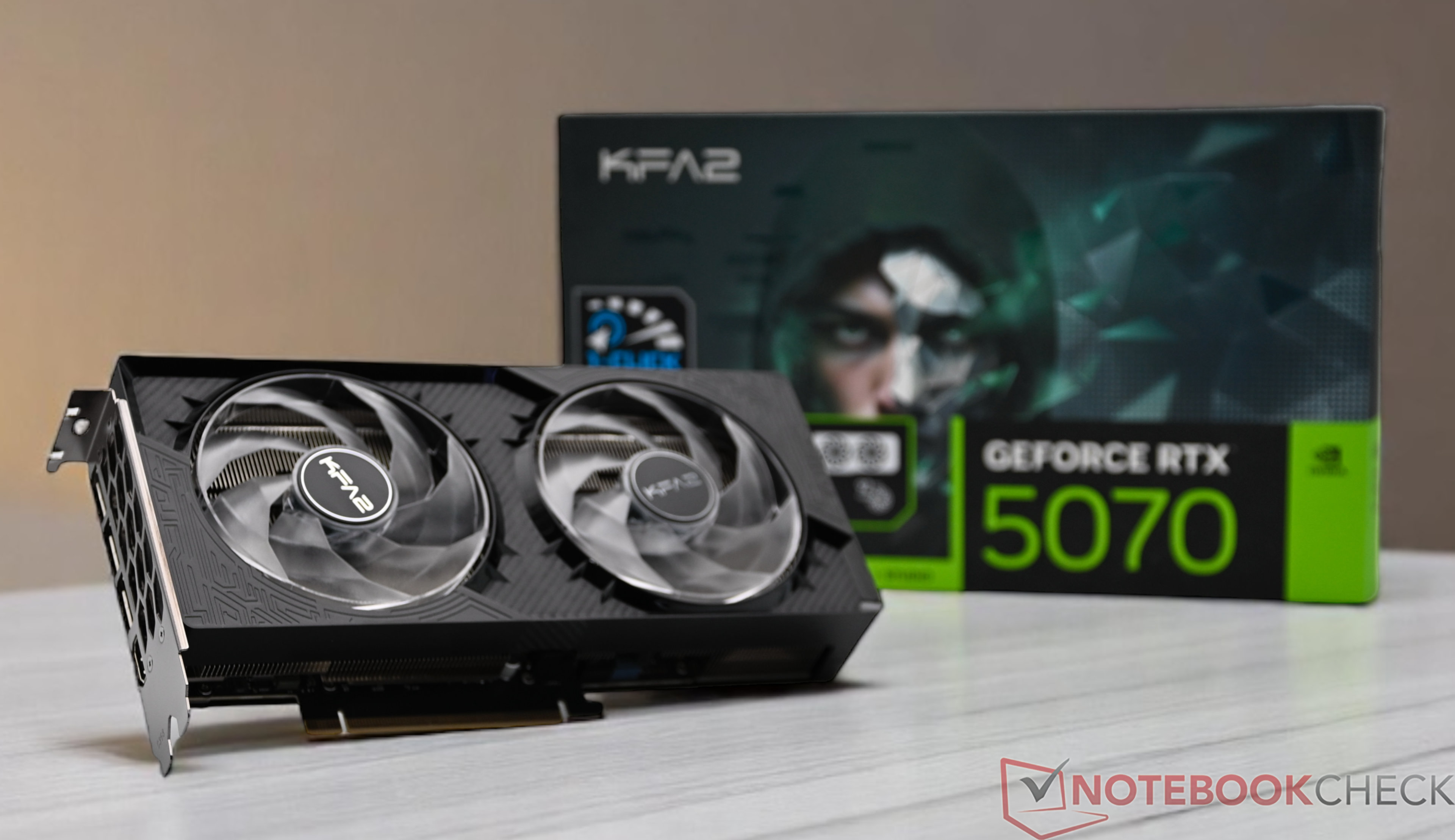 KFA2 GeForce RTX 5070 1-Click OC face à l'AMD Radeon RX 9070 : Nvidia Blackwell pour 670 ...
