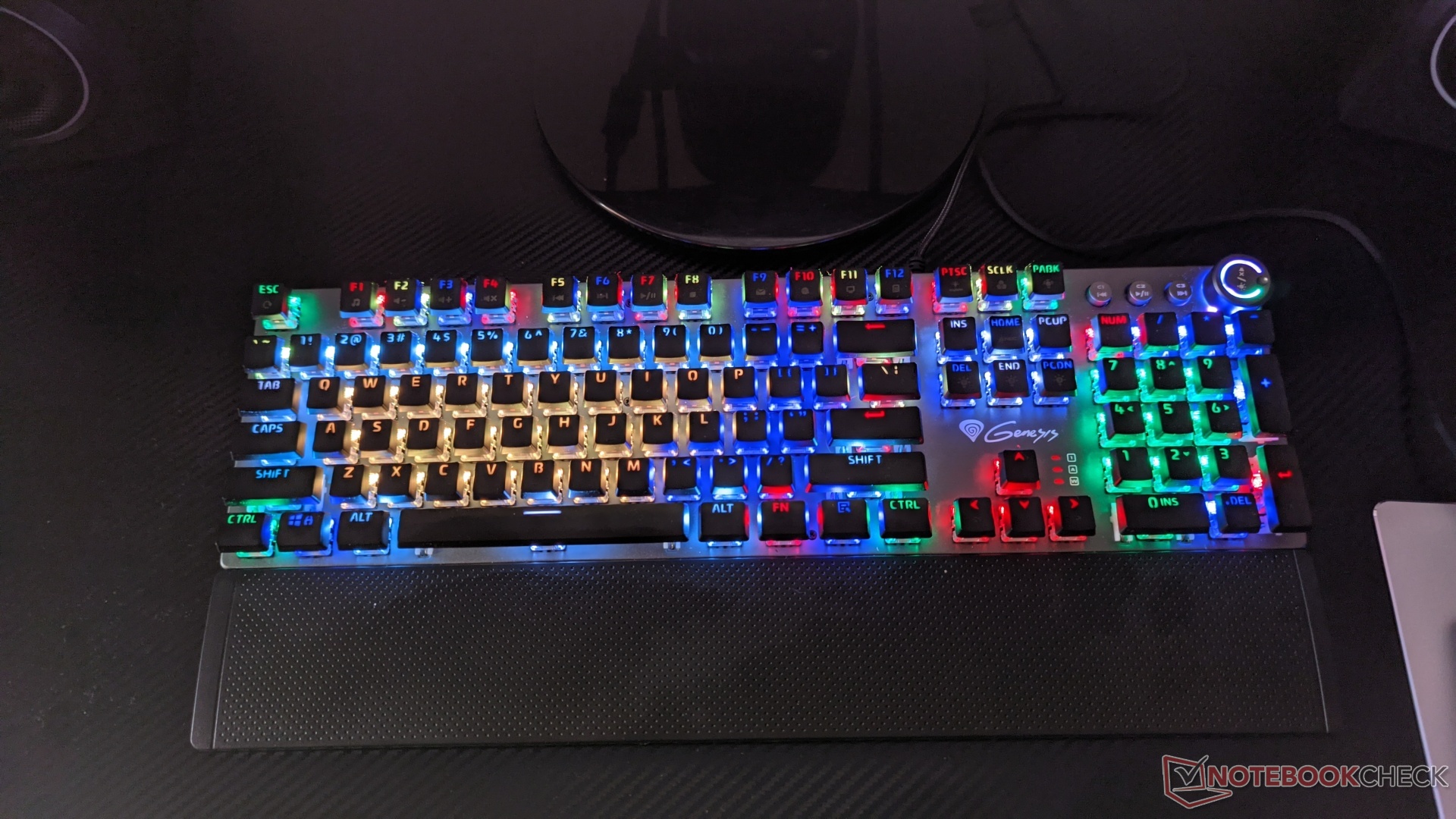 Test du Clavier mécanique Genesis Thor 400 RGB : tout ce que l'on peut ...