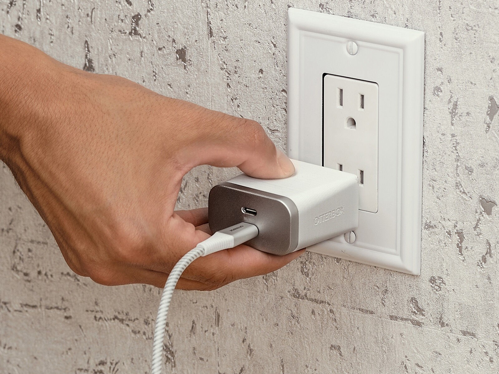 Les chargeurs muraux et de voiture OtterBox Premium Pro Fast Charge GaN ...