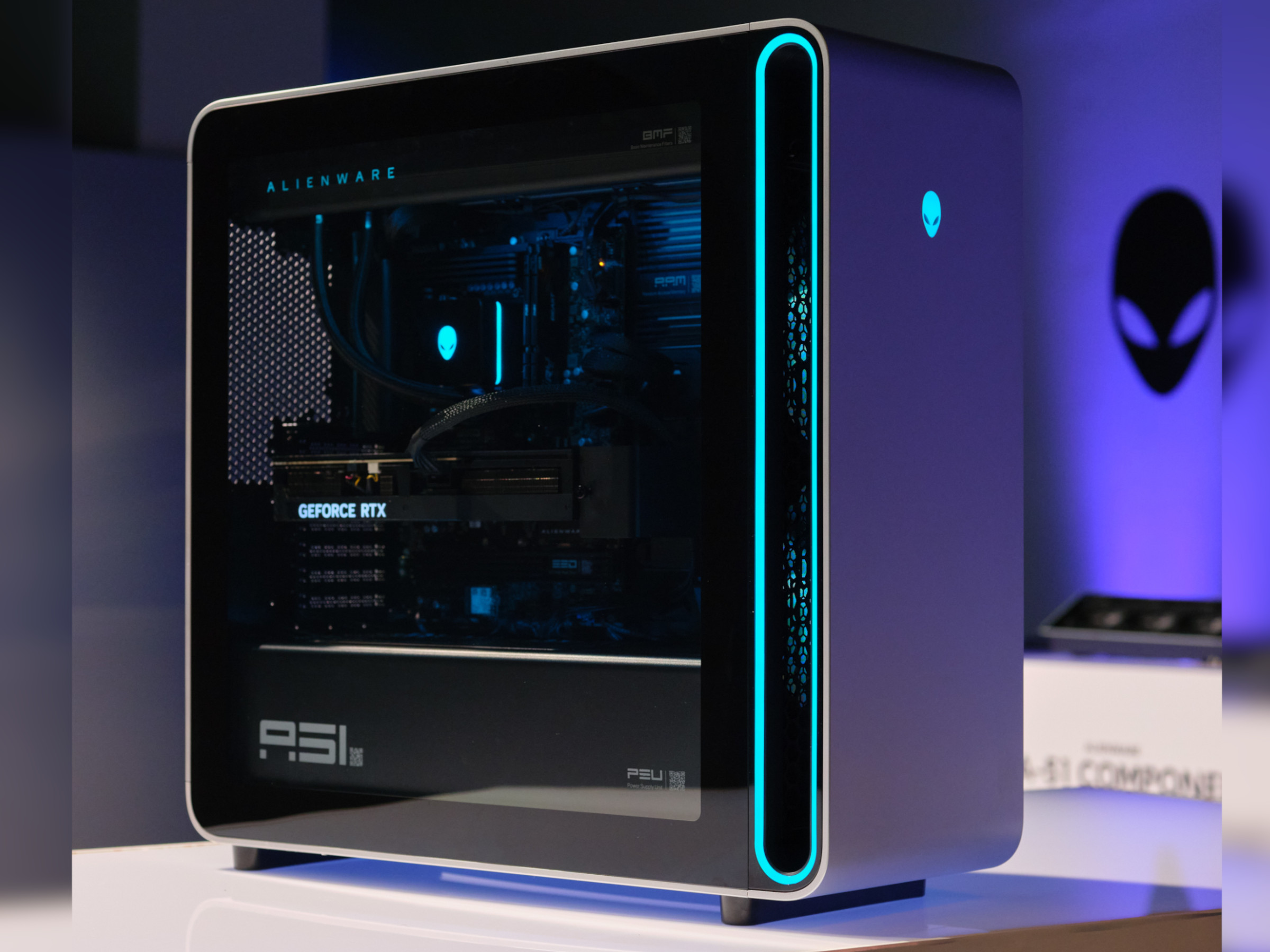 Le nouvel ordinateur de bureau Alienware Area-51 intègre un puissant GPU RTX 5000 dans un tout ...