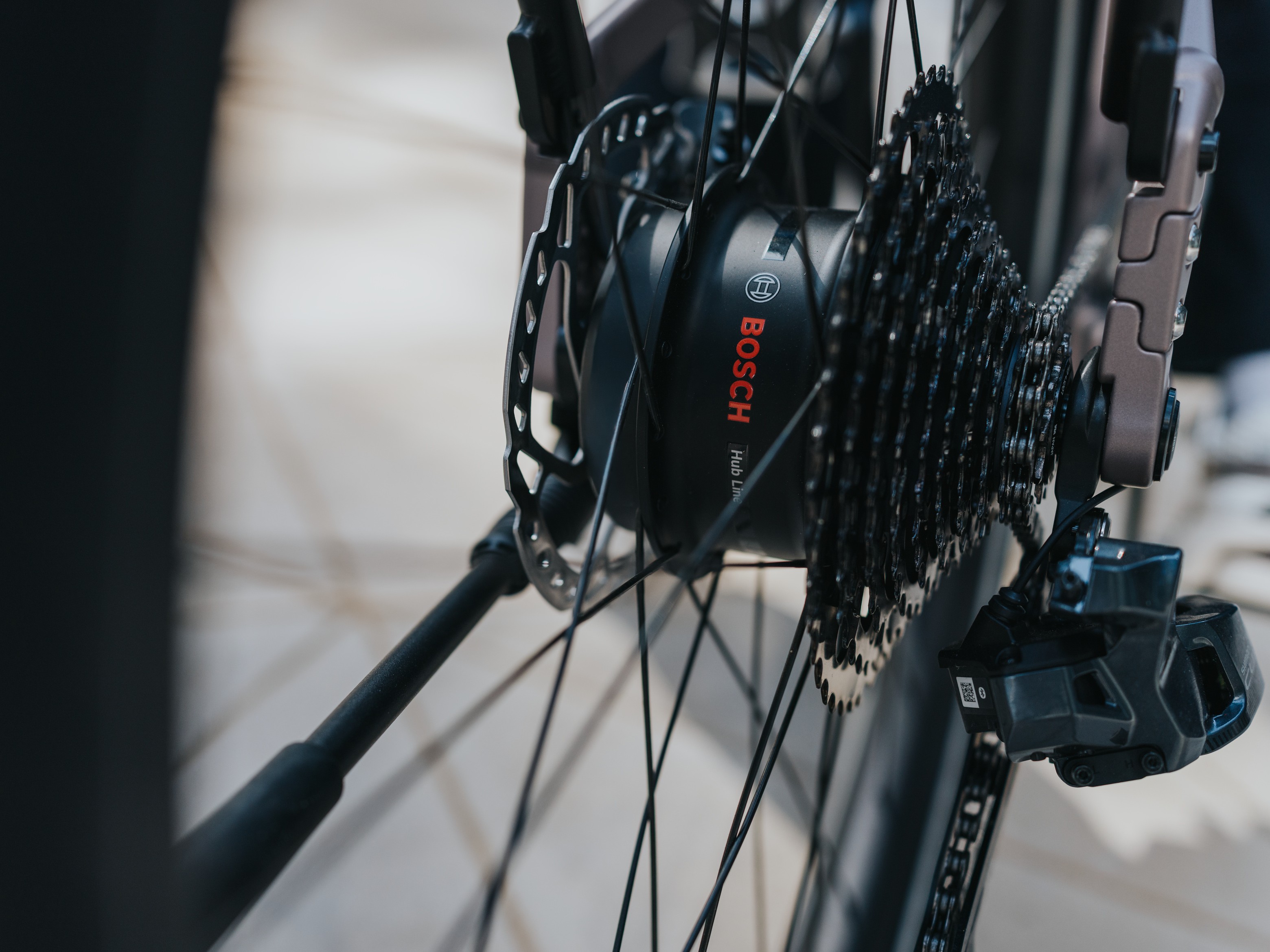 Bosch lance son système « Hub Drive » pour vélos électriques, doté d'un ...