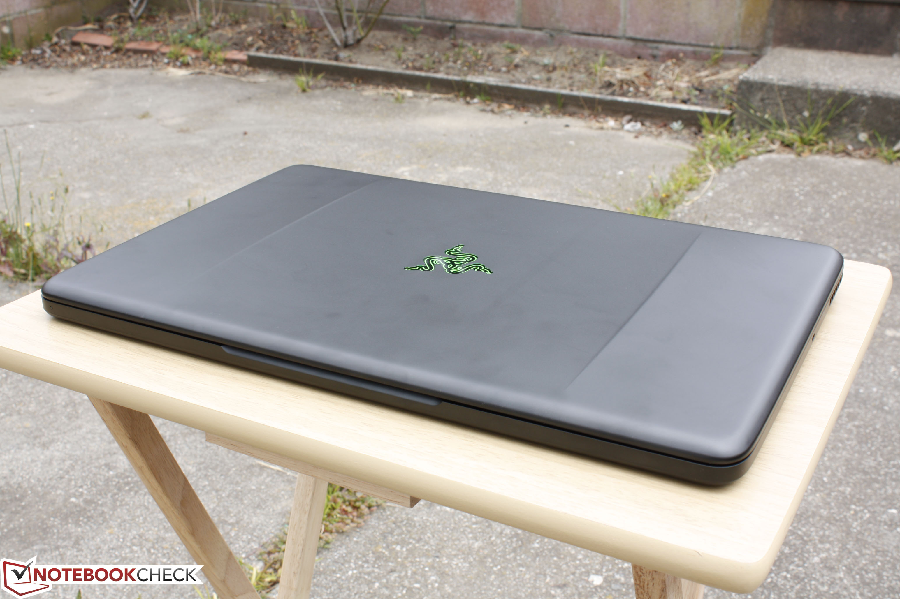 Courte Critique du PC Portable Razer Blade Pro 17 2015 - Notebookcheck.fr