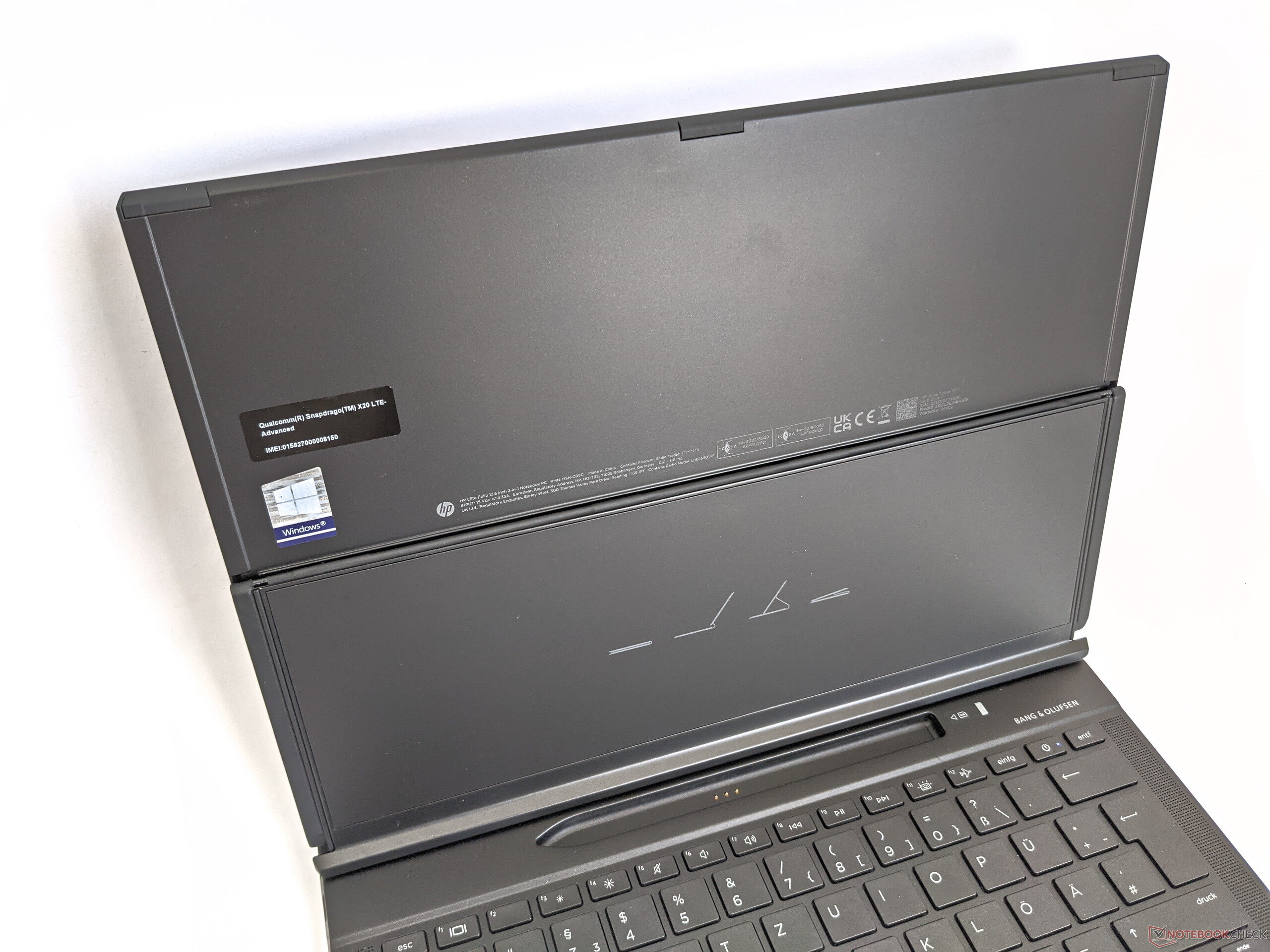 Test du HP EliteBook Folio 13.5 : un convertible élégant avec un écran ...