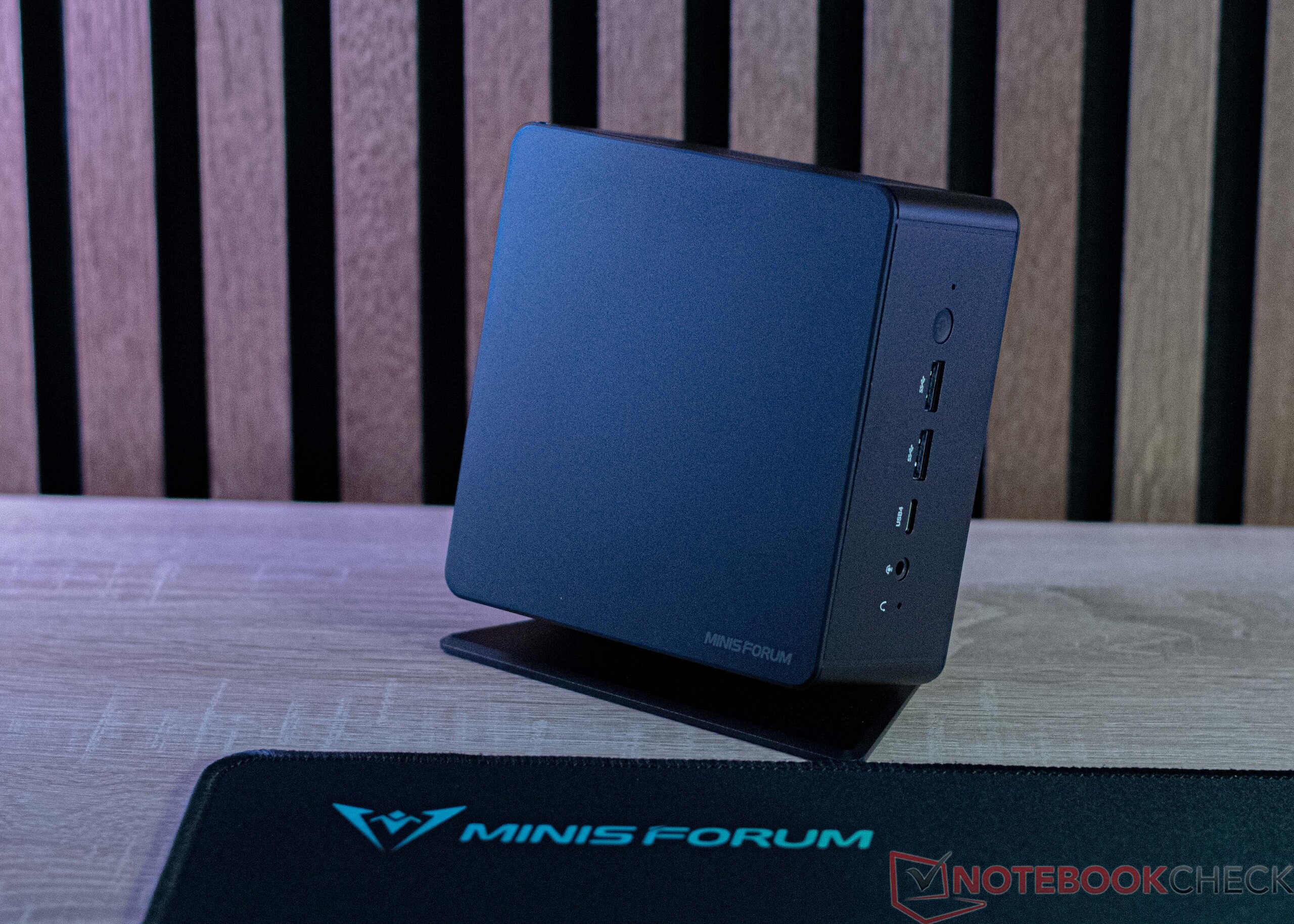 Test du Minisforum EliteMini UM780 XTX : mini PC Ryzen 7 7840HS, Radeon ...