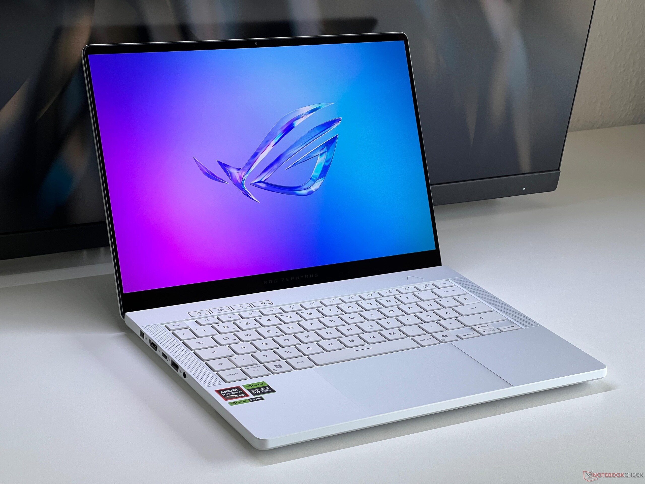 Test de l'Asus ROG Zephyrus G14 2025 : un PC RTX 5070 Ti presque aussi ...